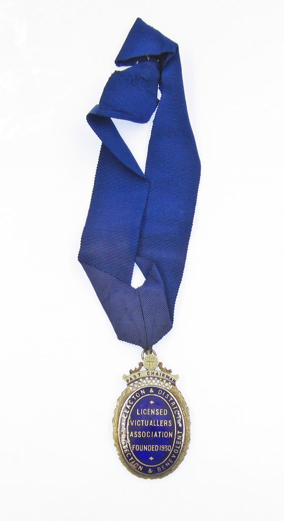 1962-1963 Licensed Victuallers Association Chairman Silver Neck Badge ...